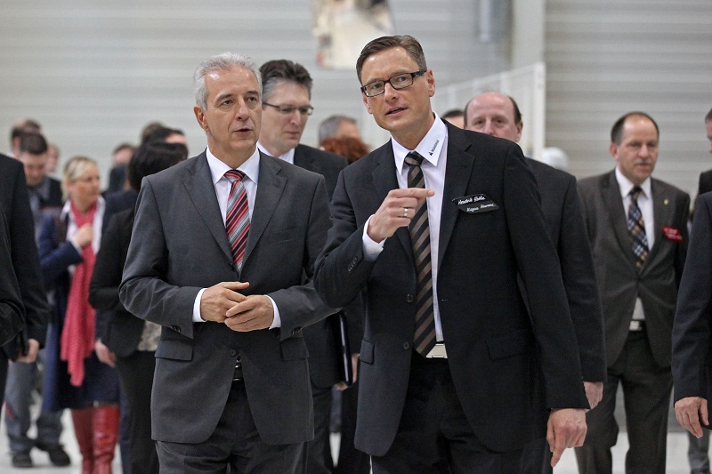 Magna weiht Werk in Meerane ein – zunächst 145 Beschäftigte - Radio Dresden