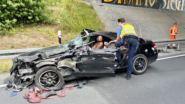 Schwerer Unfall auf der A17: Autofahrer eingeklemmt - Radio Dresden